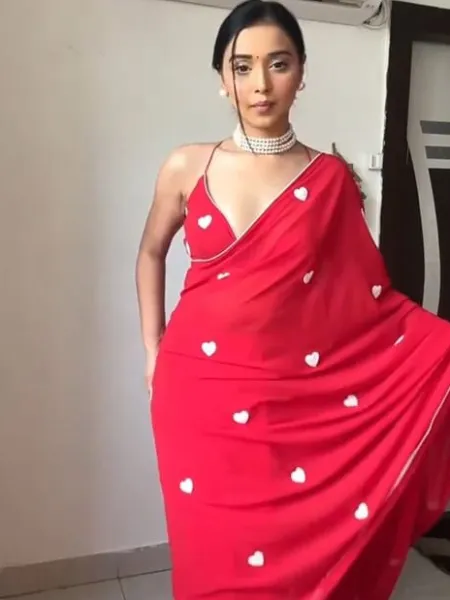 Red Georgette Ready to Wear Saree With Heart Thread Embroidery Work in ...