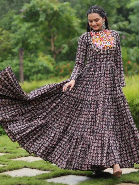 Kutchi Gamthi Work Navaratri Gown in Black Cotton With Print and Kodi ...